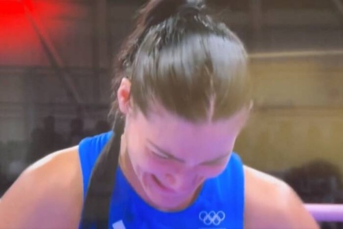 sport #olimpiada Na zdjęciu Angela Carini, włoska pięściarka, której ...