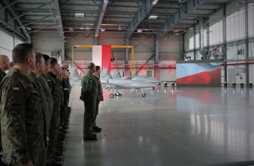 Pierwsze egzemplarze rozpoznawczo-uderzeniowych dronów Bayraktar TB2 trafiły do 12 BBSP Zródło ...