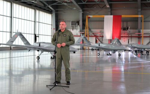 Pierwsze egzemplarze rozpoznawczo-uderzeniowych dronów Bayraktar TB2 trafiły do 12 BBSP Zródło ...