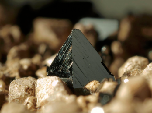 Manganit Nazwa pochodzi od składu chemicznego tego minerału [γ-MnO(OH ...
