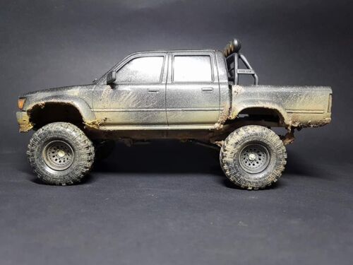 Żeby nie było tak cukierkowo:) brudas też jest:) Aoshima Toyota Hilux ...