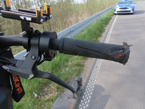 17-latka nie żyje, 15-latek w stanie ciężkim. Tragedia na hulajnodze elektrycznej - 30ohm - Hejto.pl